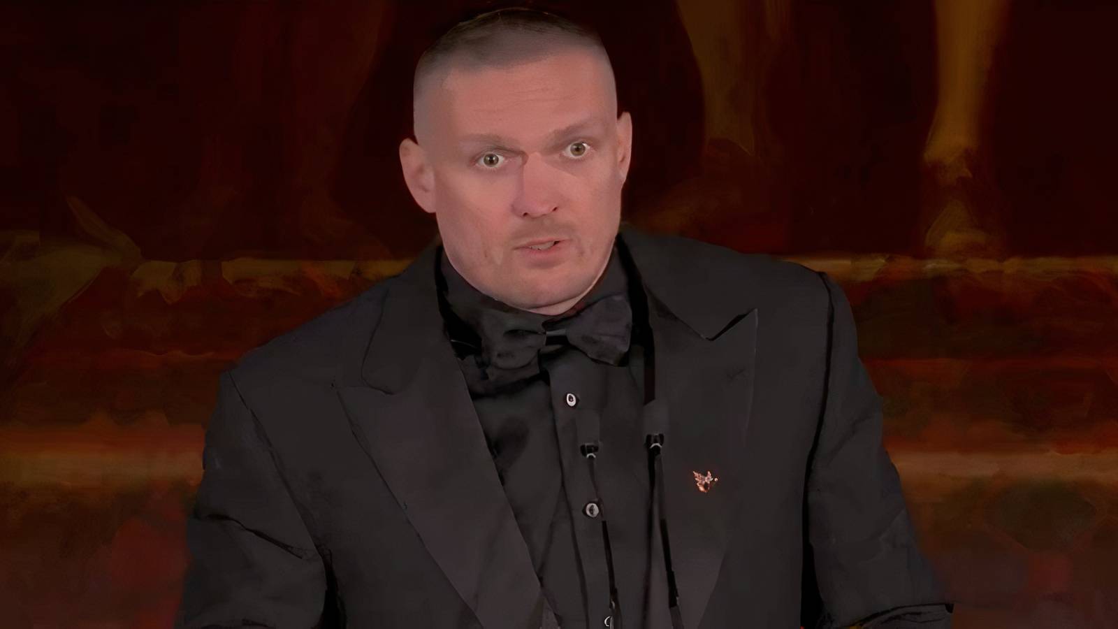 Oleksandr Usyk Pays Tribute to Tyson Fury After Winning Fighter of the Year