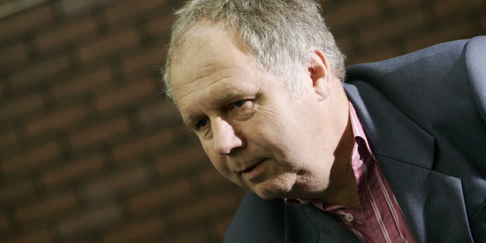 10 Greatest British Commentators in Football History [Ranked]