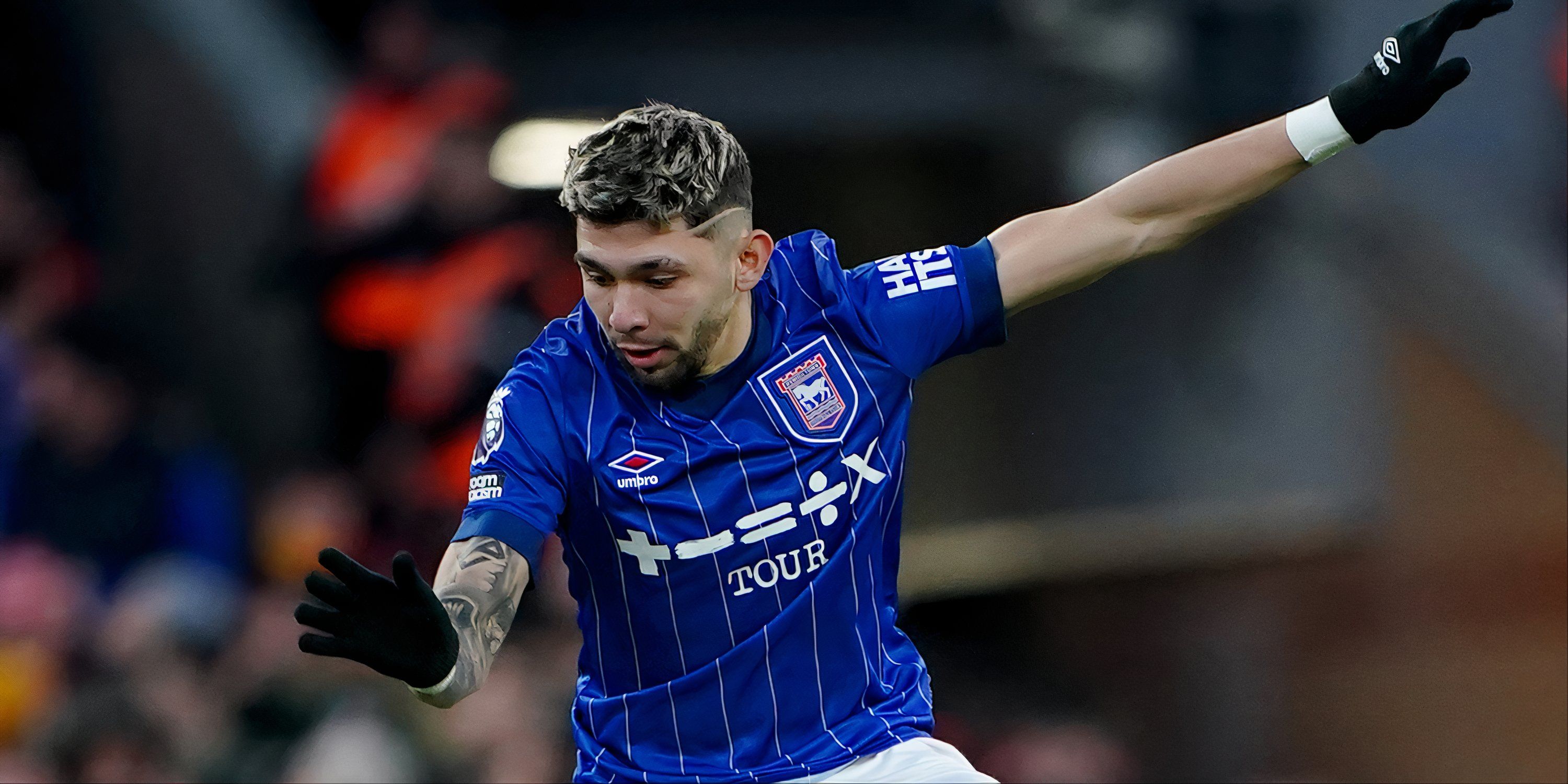 Liverpool Fans Are Convinced Julio Enciso Should Have Been Sent Off in ...