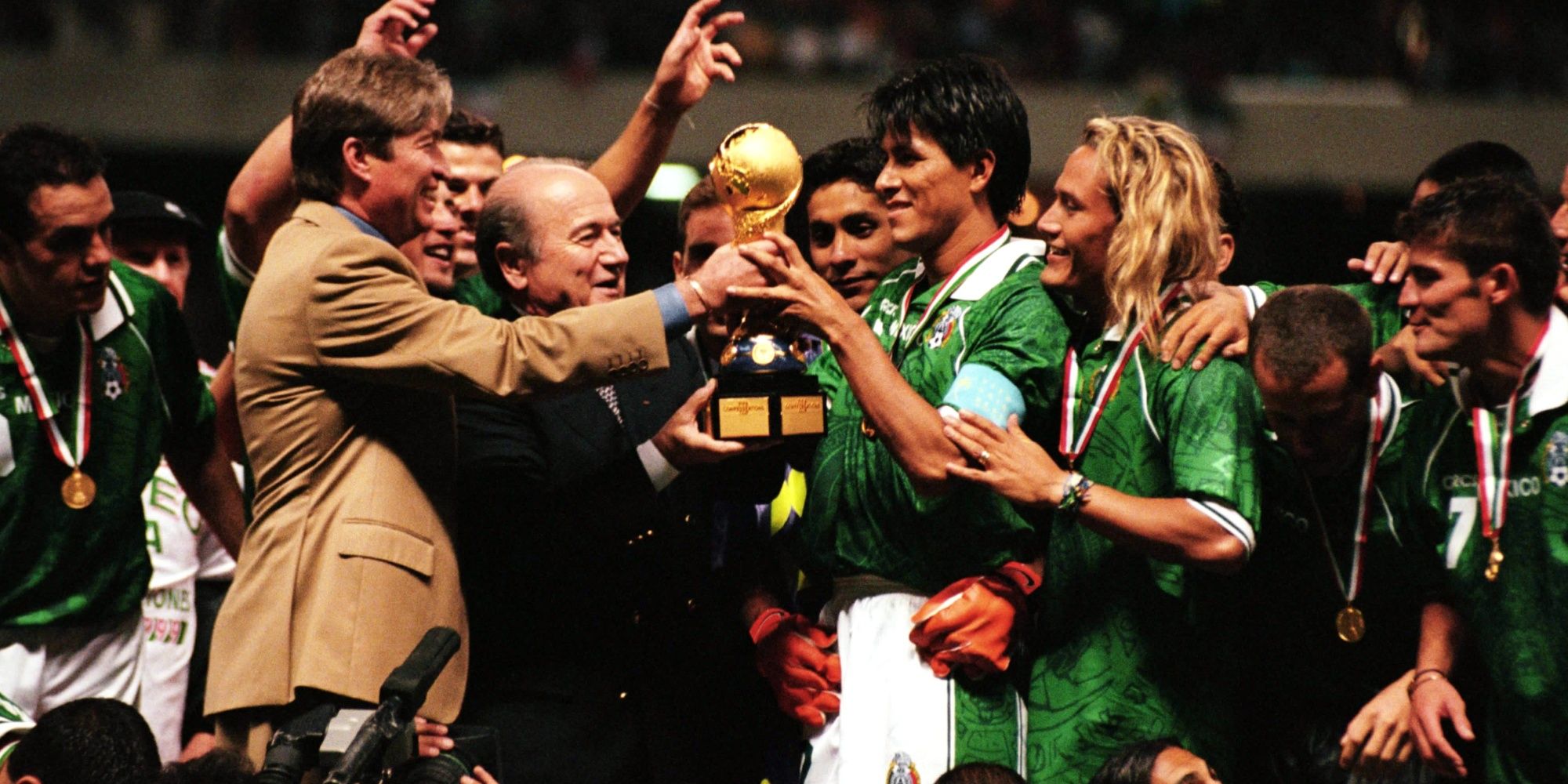 15 Greatest Mexico Players in Football History [Ranked]