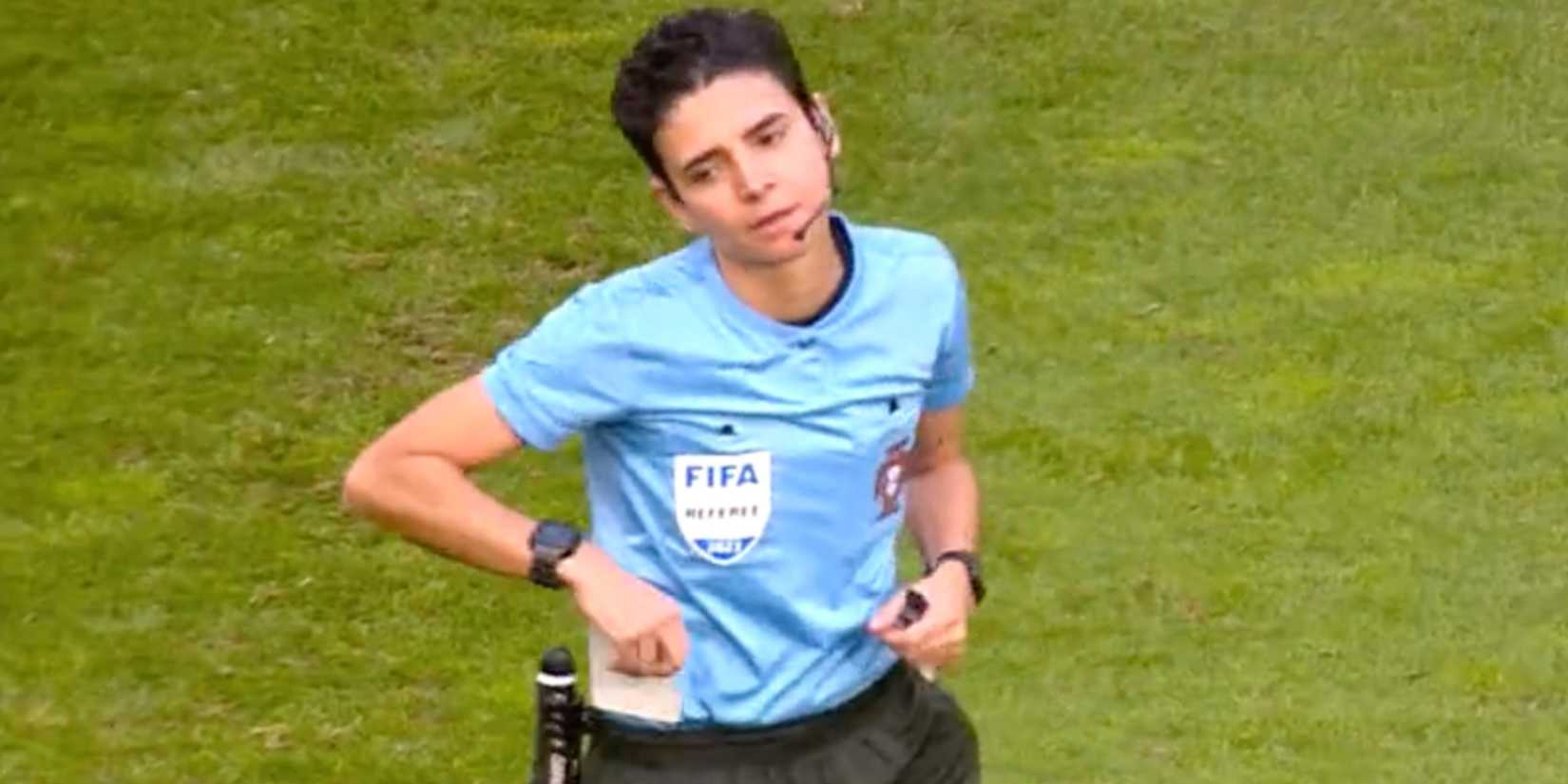White Card Was First Shown by Football Referee During Sporting vs Benfica