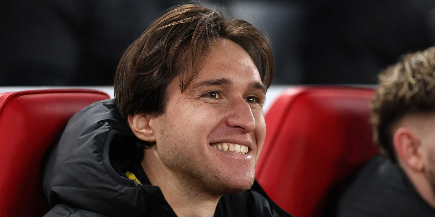 Arne Slot makes Federico Chiesa statement that could impact Mo Salah