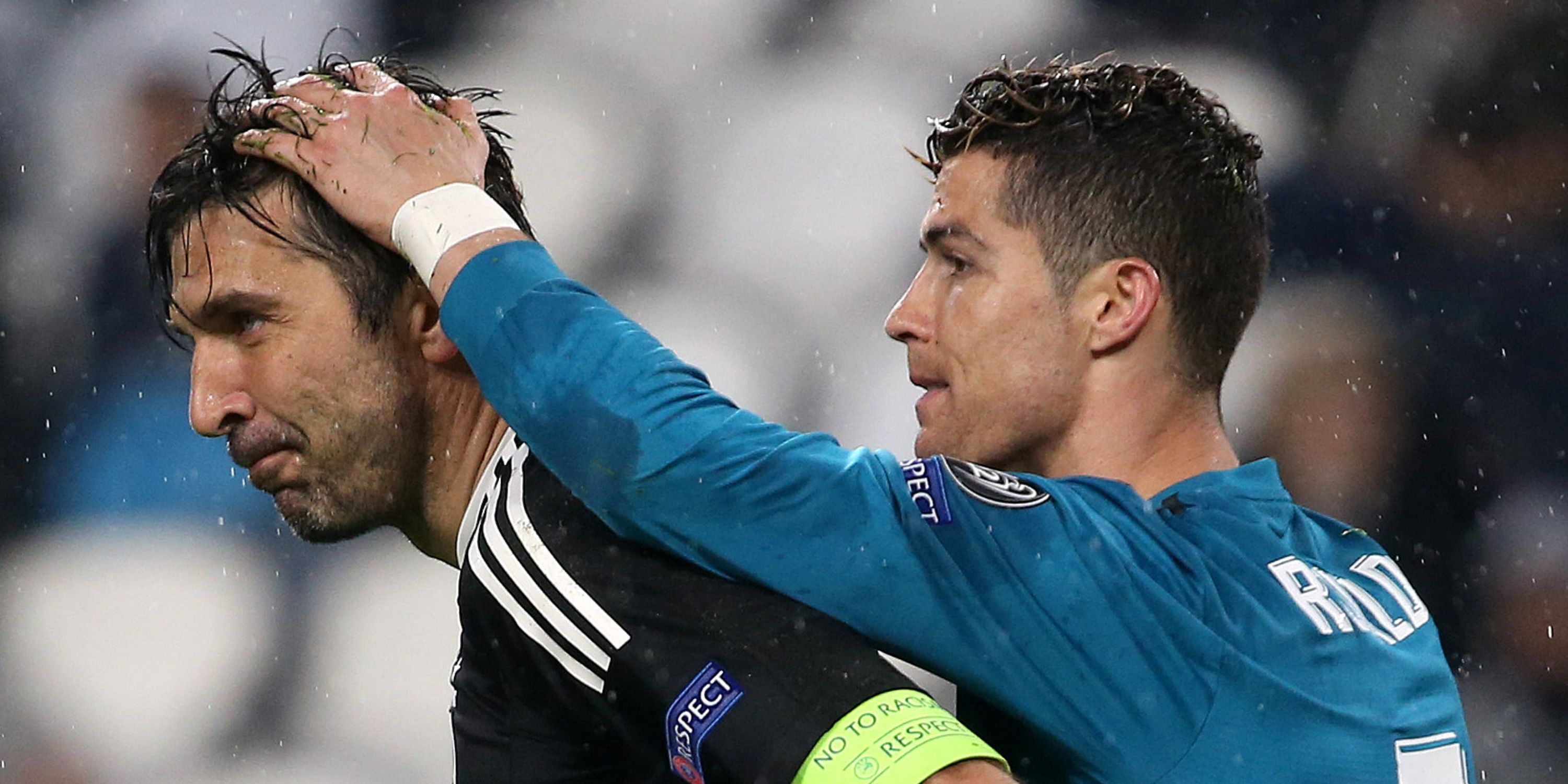 Comparing Lionel Messi and Cristiano Ronaldo's stats at the same age