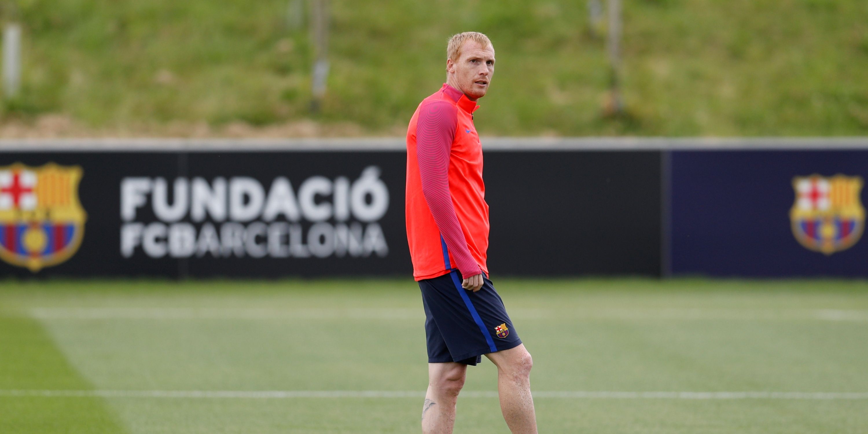 Former Barcelona Player Jeremy Mathieu Appears to Now be Living Very ...