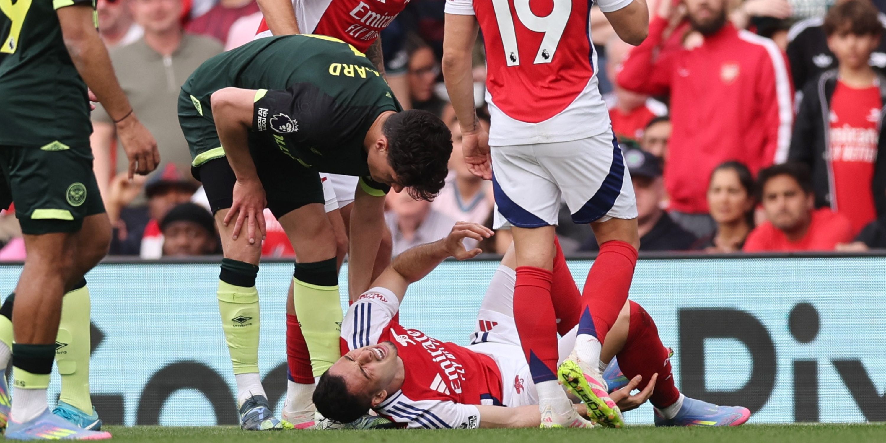 Keith Hackett Gives His Verdict on Norgaard’s Tackle on Martinelli ...