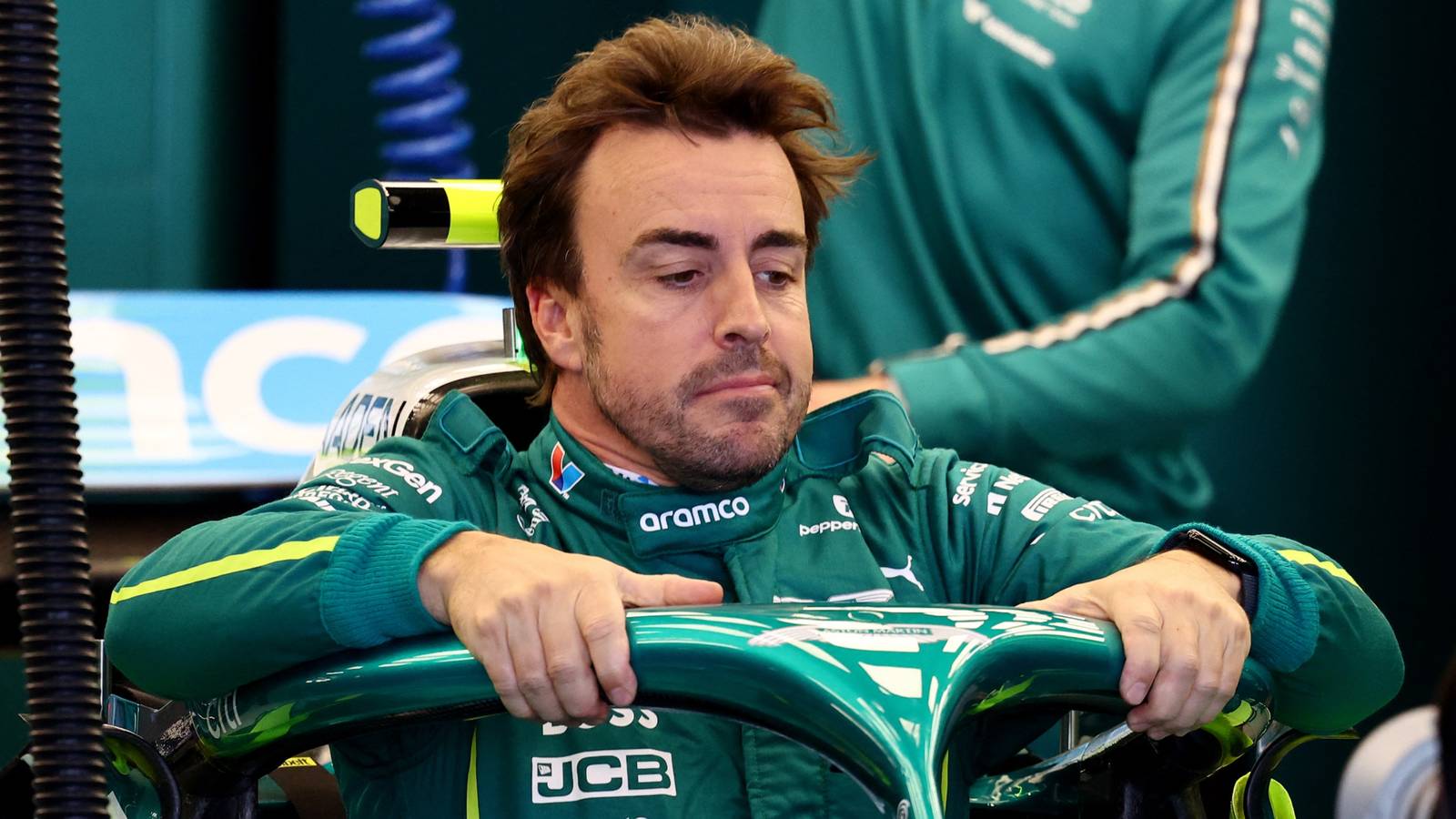 Shocking Moment Fernando Alonso's Steering Wheels Falls Off Car at Bahrain GP