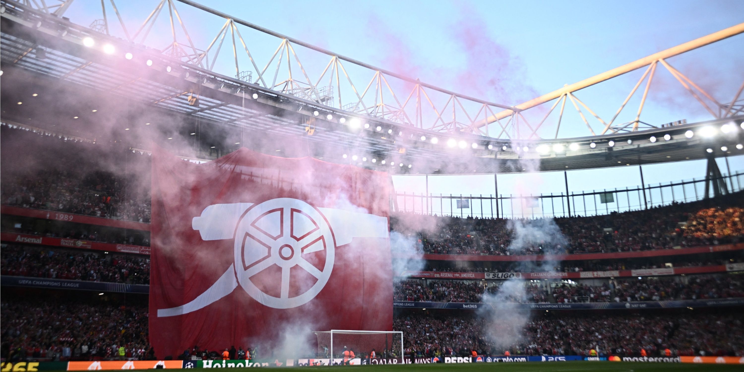 Arsenal Criticised For Tifo Displayed Before PSG Loss After Rejecting £ ...