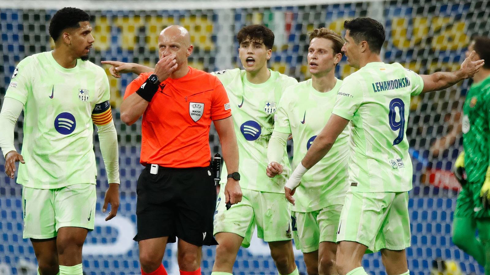 Fans Convinced of Foul in Build-Up to Vital Inter Milan Goal vs Barcelona