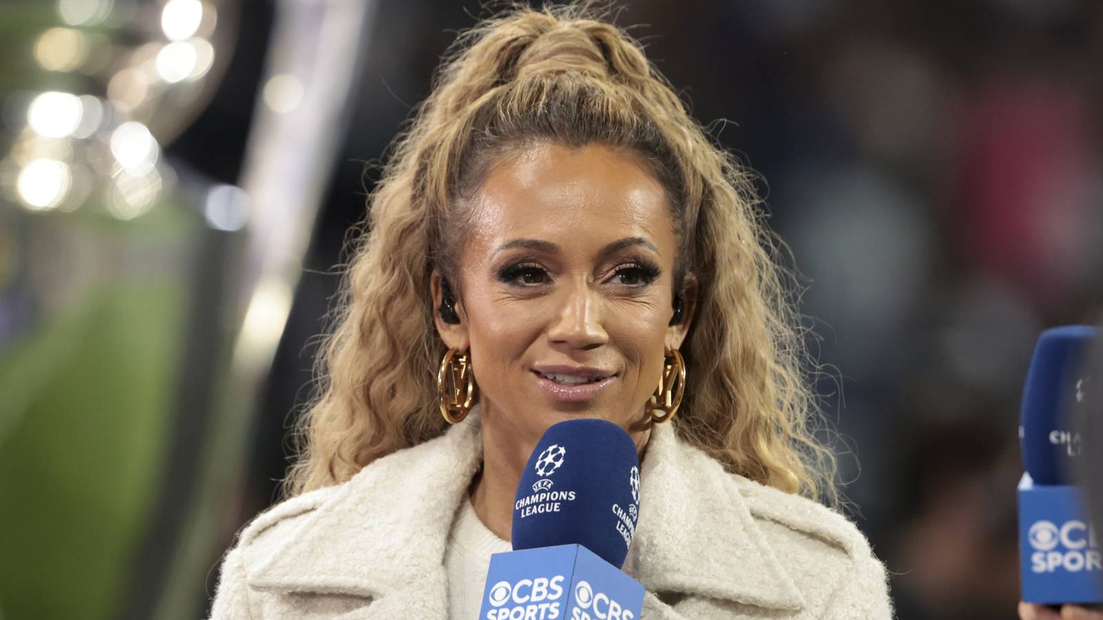 Fans Praise Kate Abdo For Her Reaction After Khabib Refused to Shake ...