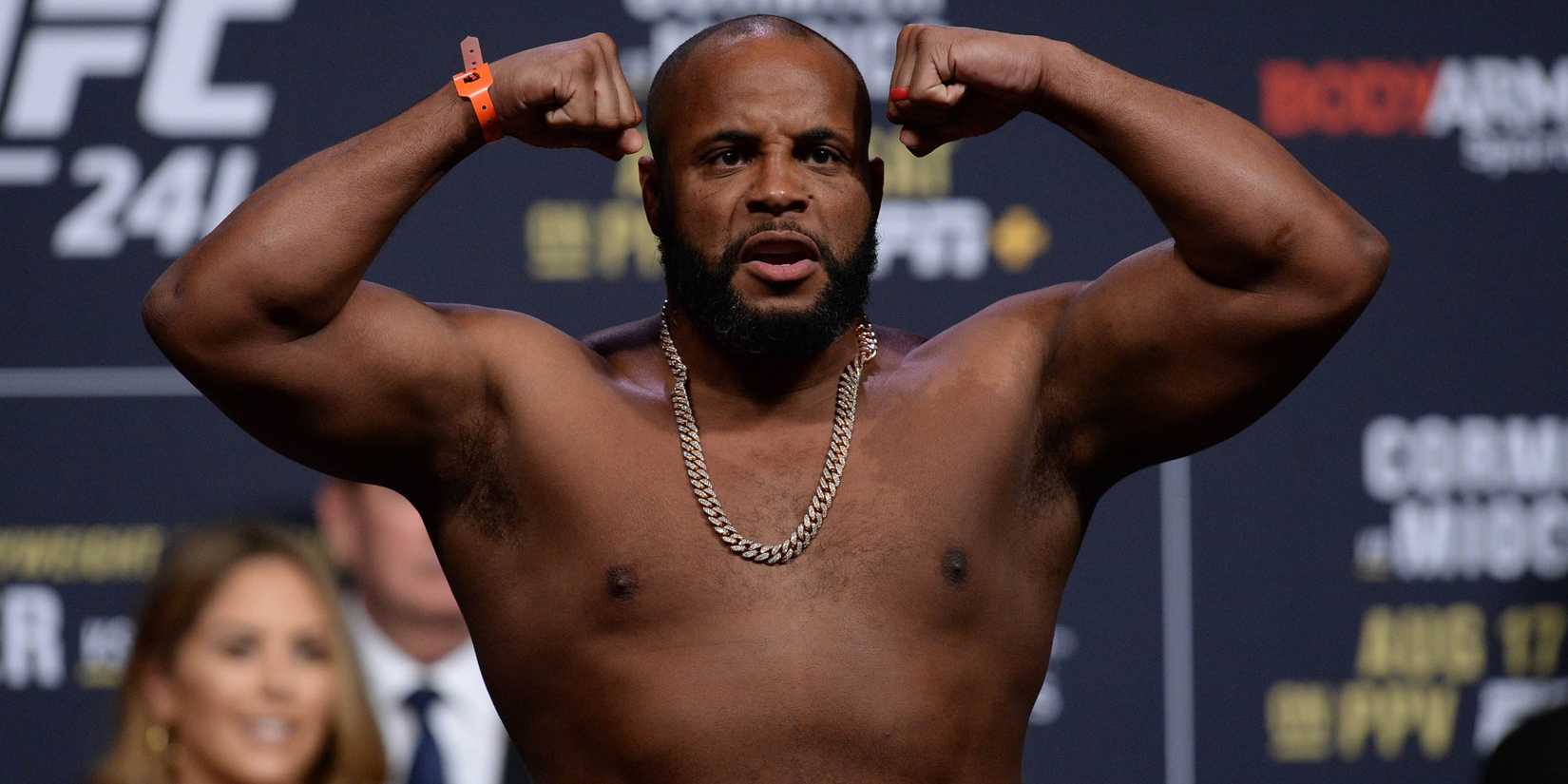 UFC 325 Fight Cancelled After Aaron Tau Cheats During Weigh-In