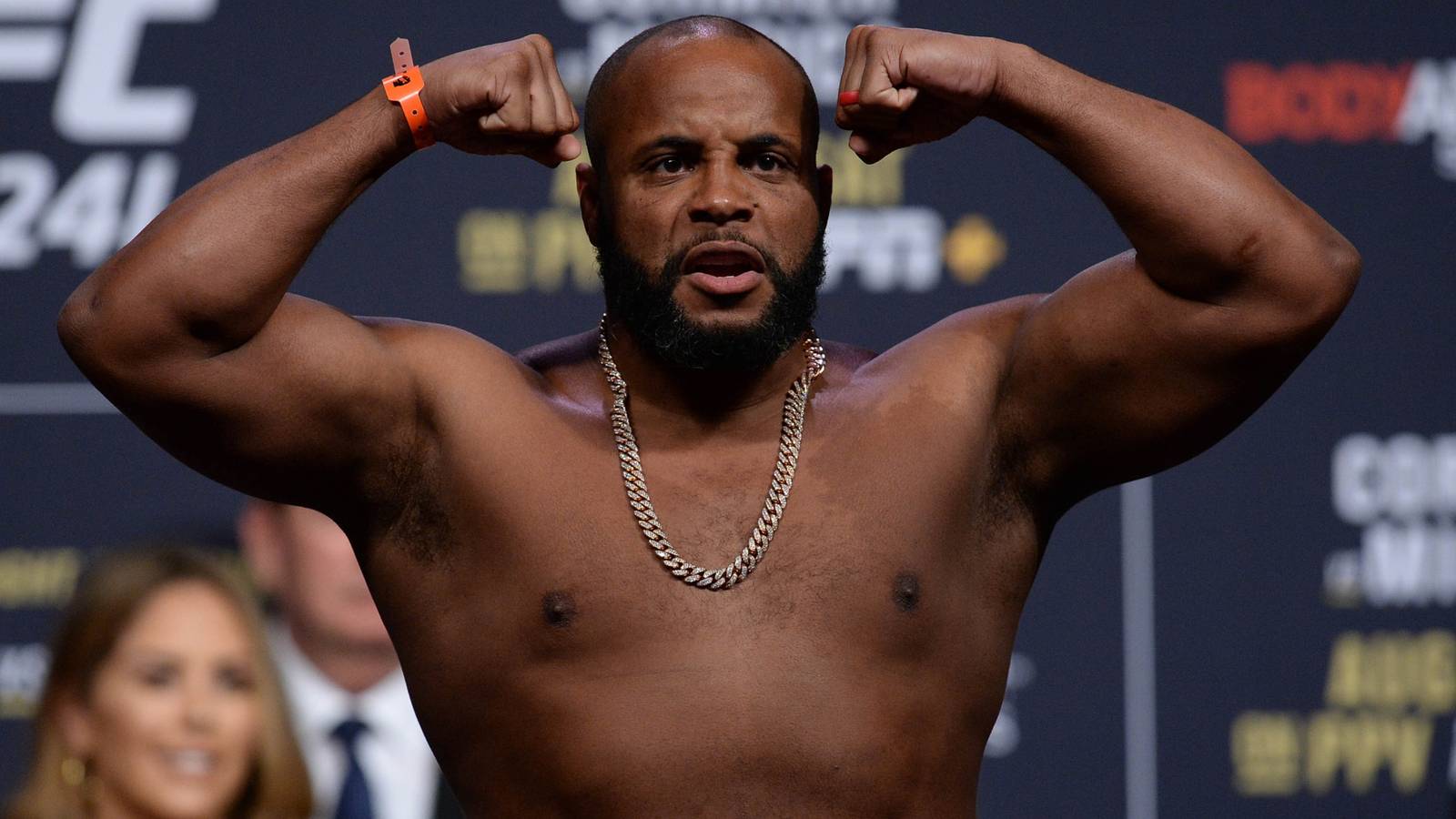 Daniel Cormier Reveals Insane UFC Pay From First Jon Jones Fight