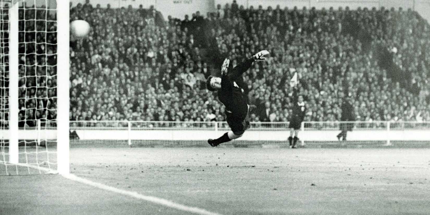 10 Greatest England Goals in Football History [Ranked]