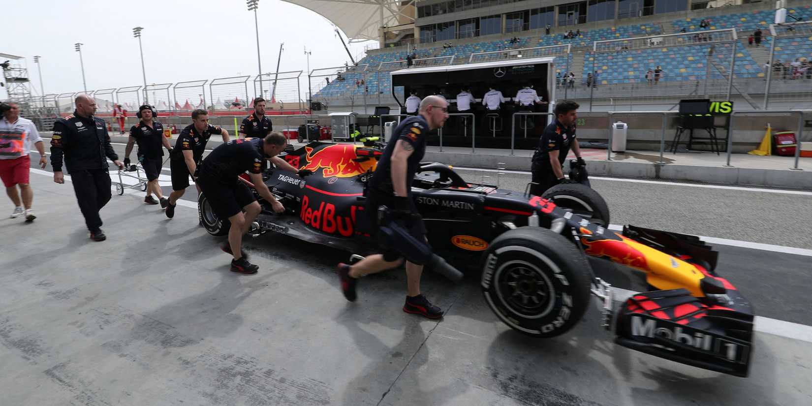 How Much F1 Pit Crew Get Paid - Ex-Red Bull Crew Member Reveals Salary
