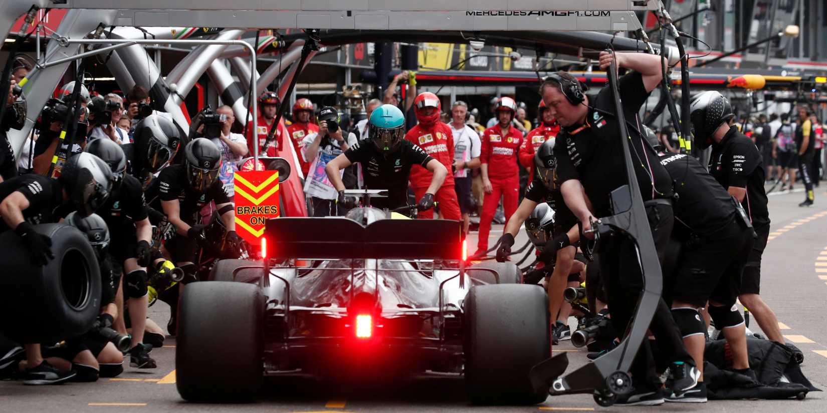 How Much F1 Pit Crew Get Paid - Ex-Red Bull Crew Member Reveals Salary