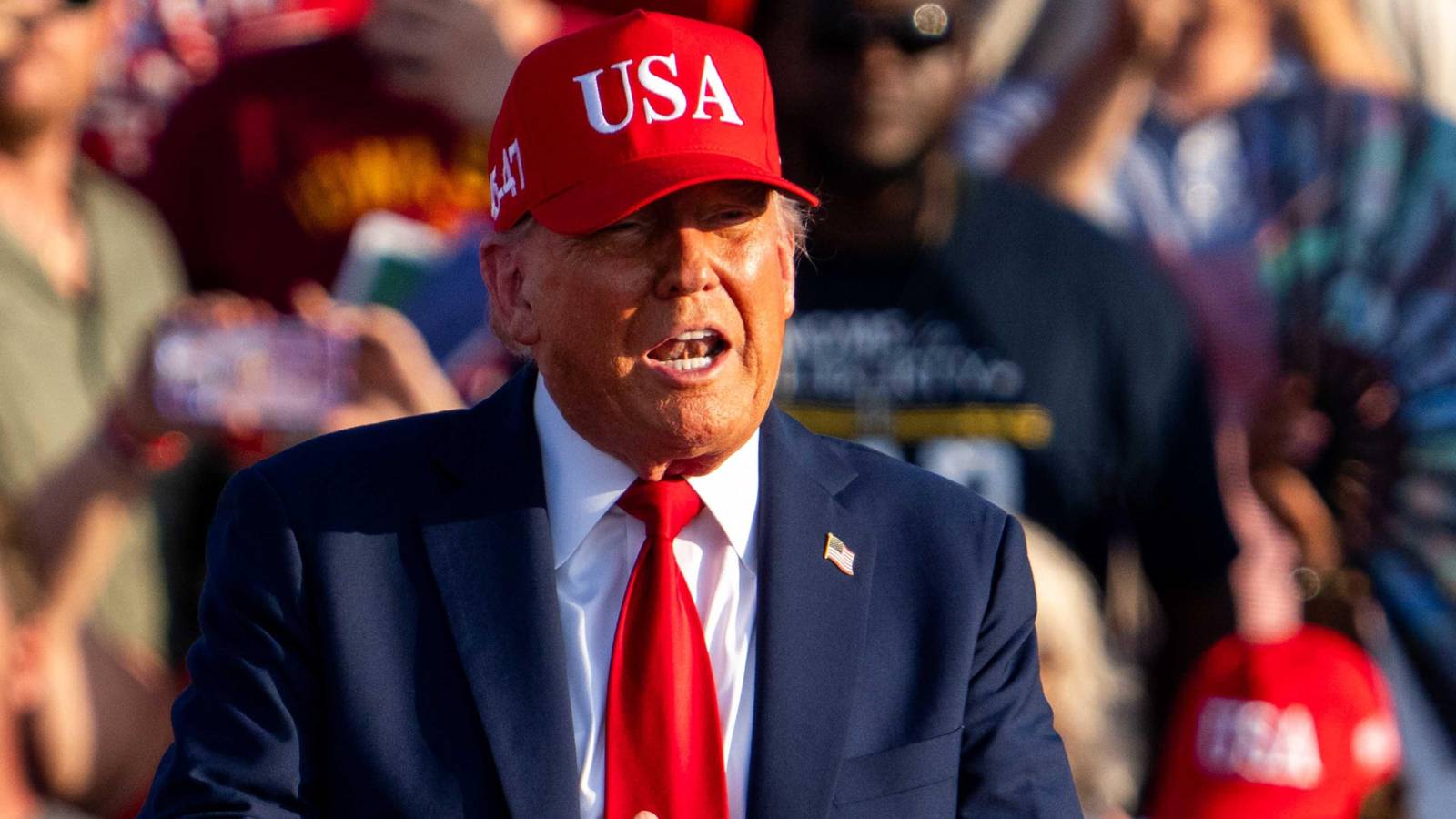UFC Fighter Rules Out White House Bout After 'Abandoning' Donald Trump