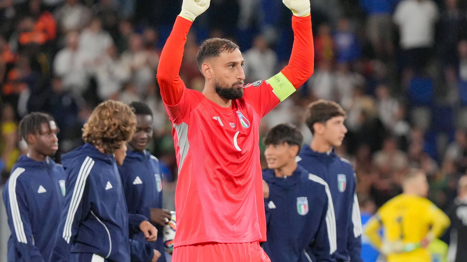 Manchester City: Gianluigi Donnarumma's Height Compared To James Trafford