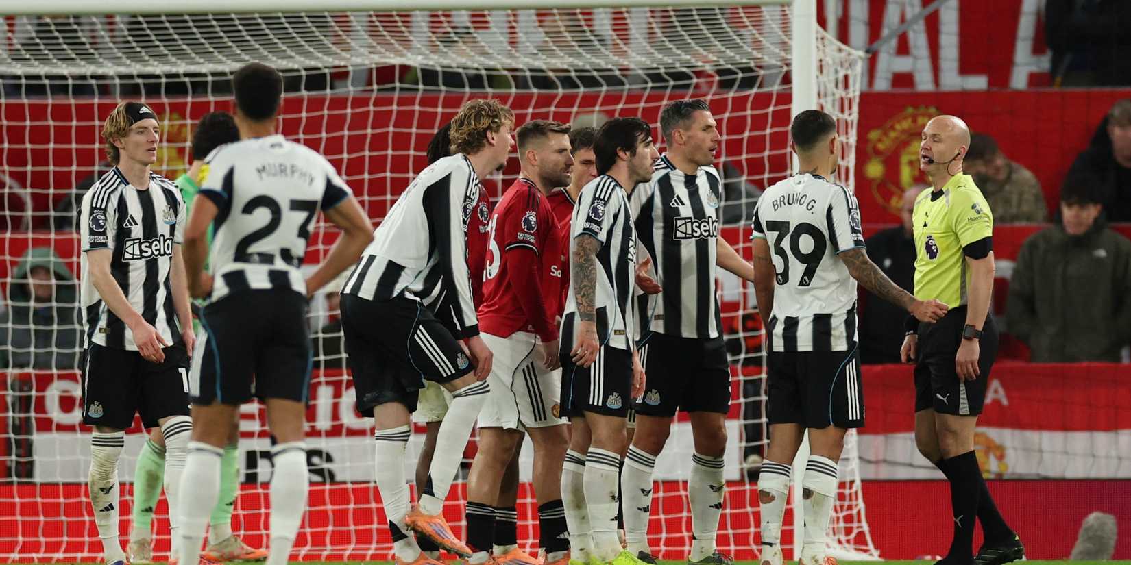 Keith Hackett Drops Verdict Over Lisandro Martinez Handball Verdict vs ...