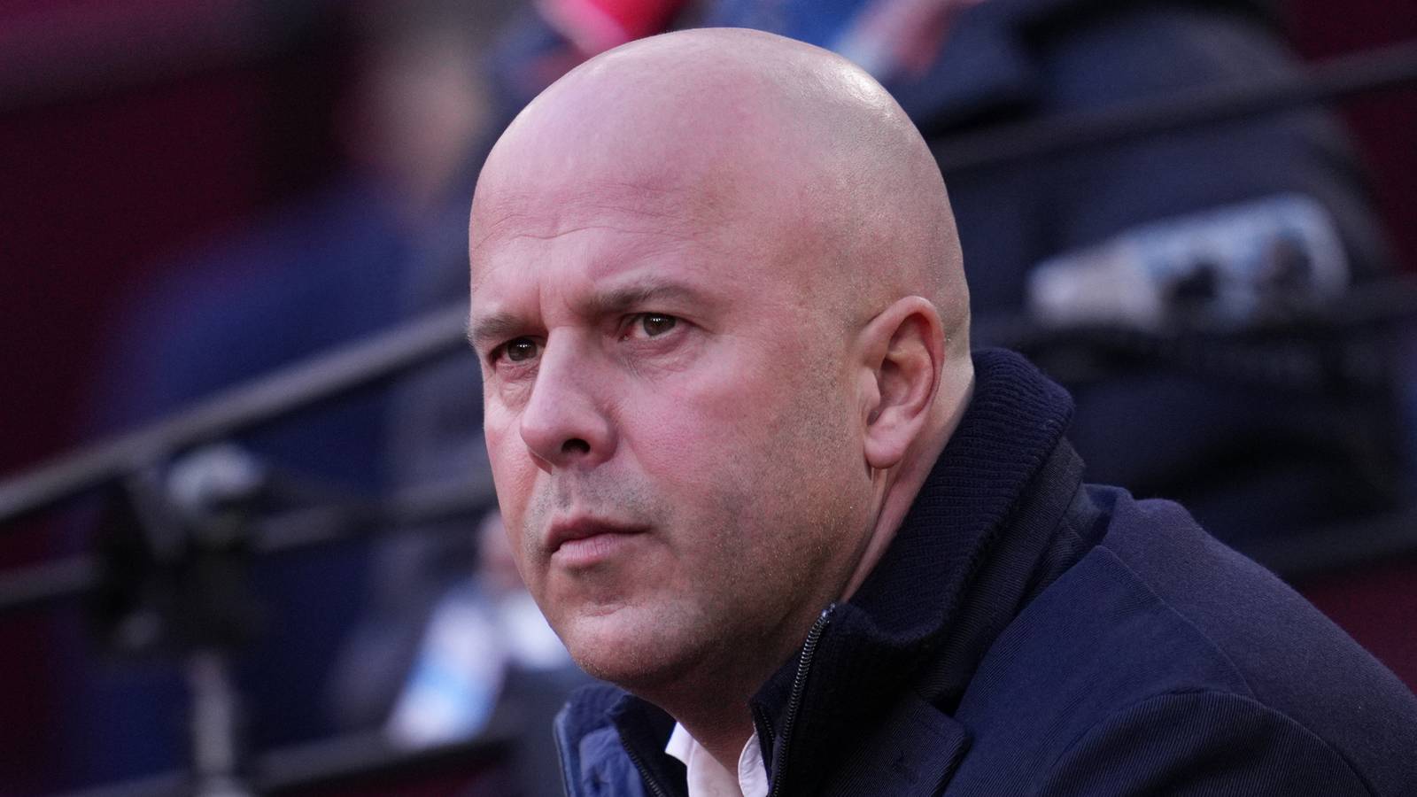 Forget Salah: Arne Slot Risking Liverpool Sack with Treatment of Chiesa