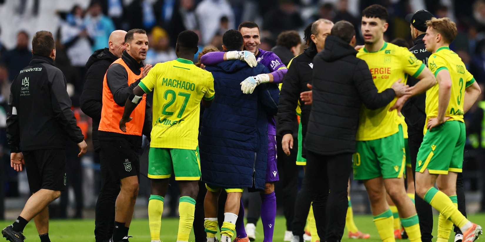 Nantes Goalkeeper Forced to Fake Injury to Allow Teammates to Break ...