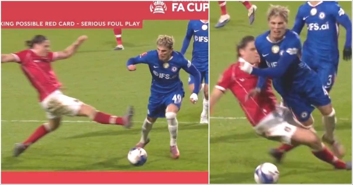 Keith Hackett and Wayne Rooney Disagree on Wrexham vs Chelsea Red Card