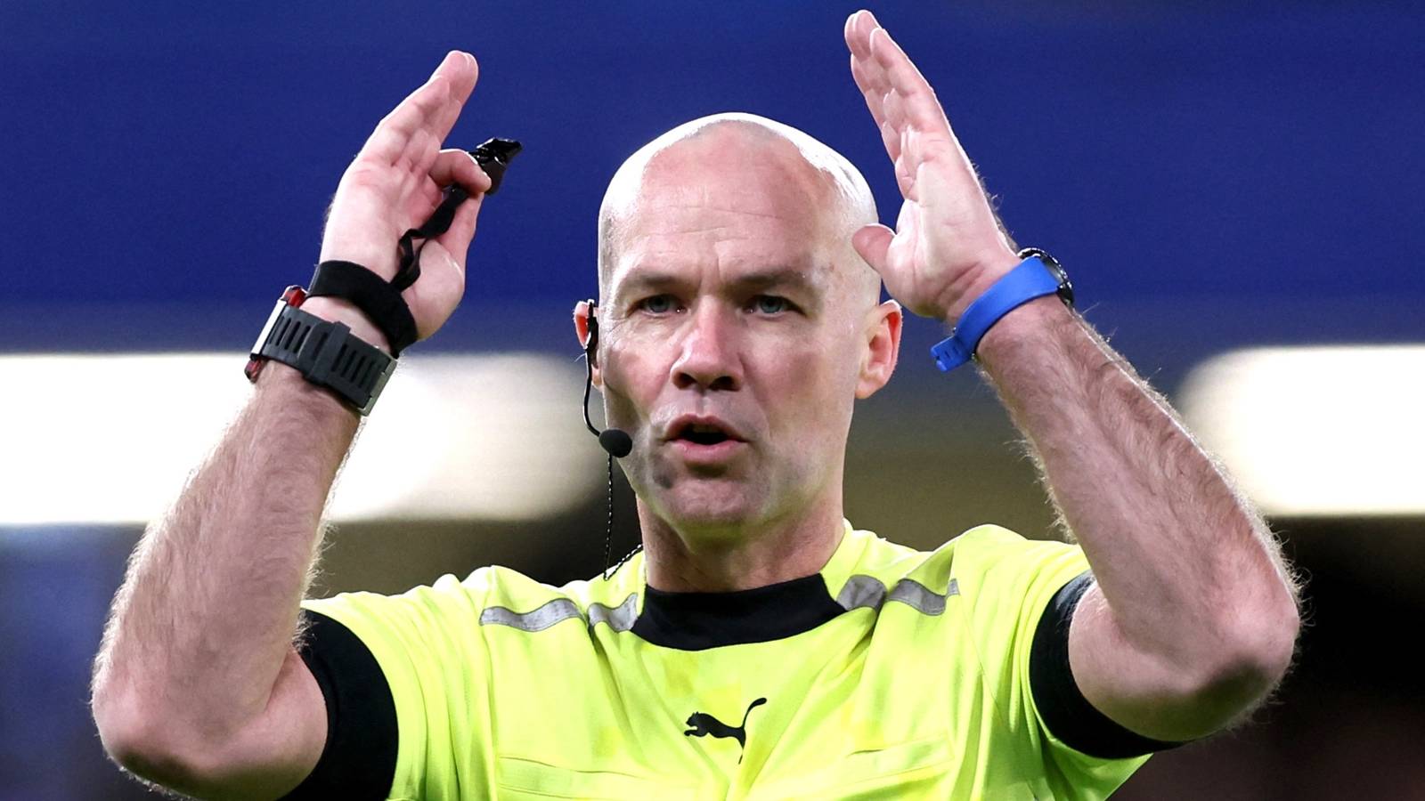Keith Hackett Posts Strong Tweet After Referee Caught in Chelsea Huddle